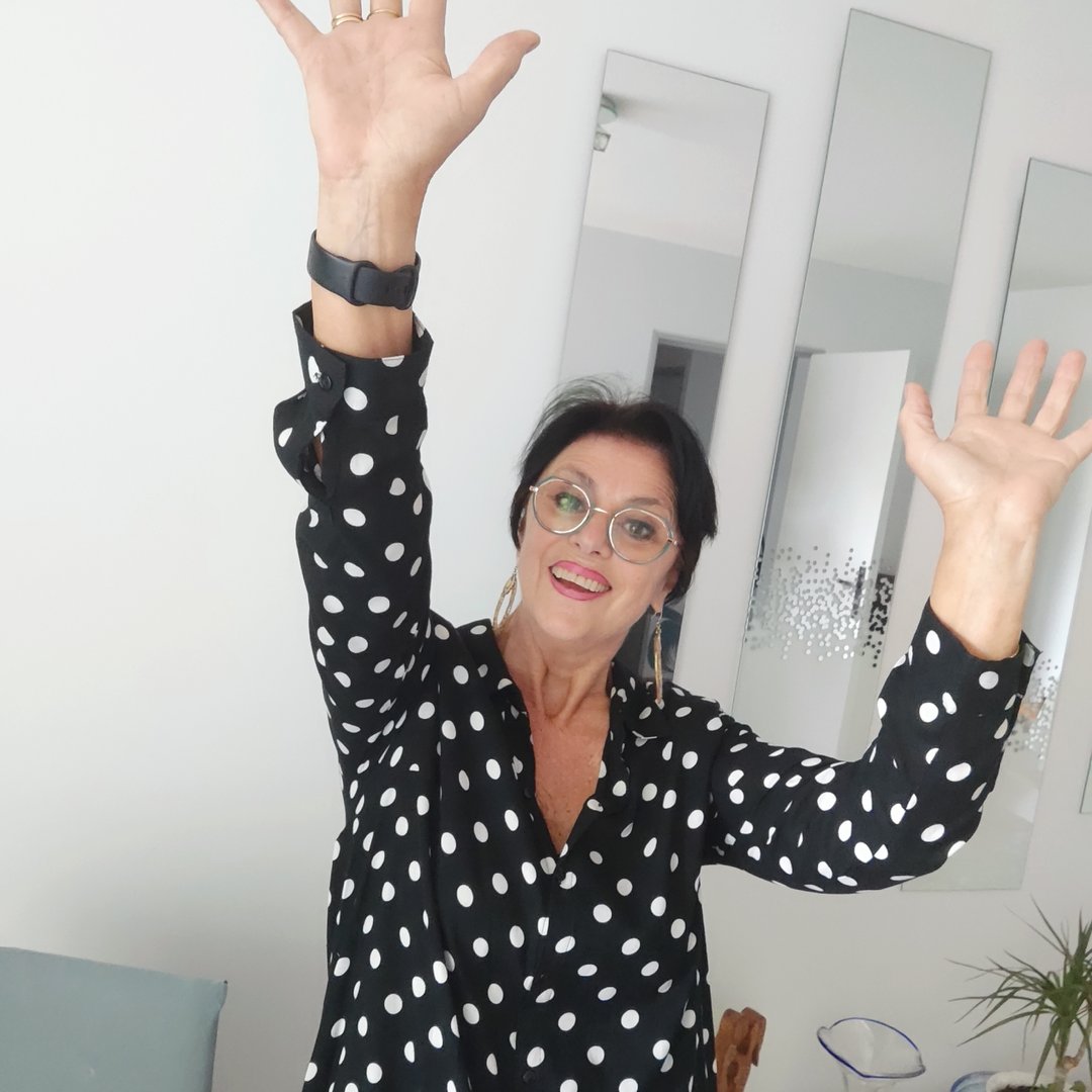 GYM sur chaise avec Ma Mymiecuisine - Activité pour senior en ligne ...